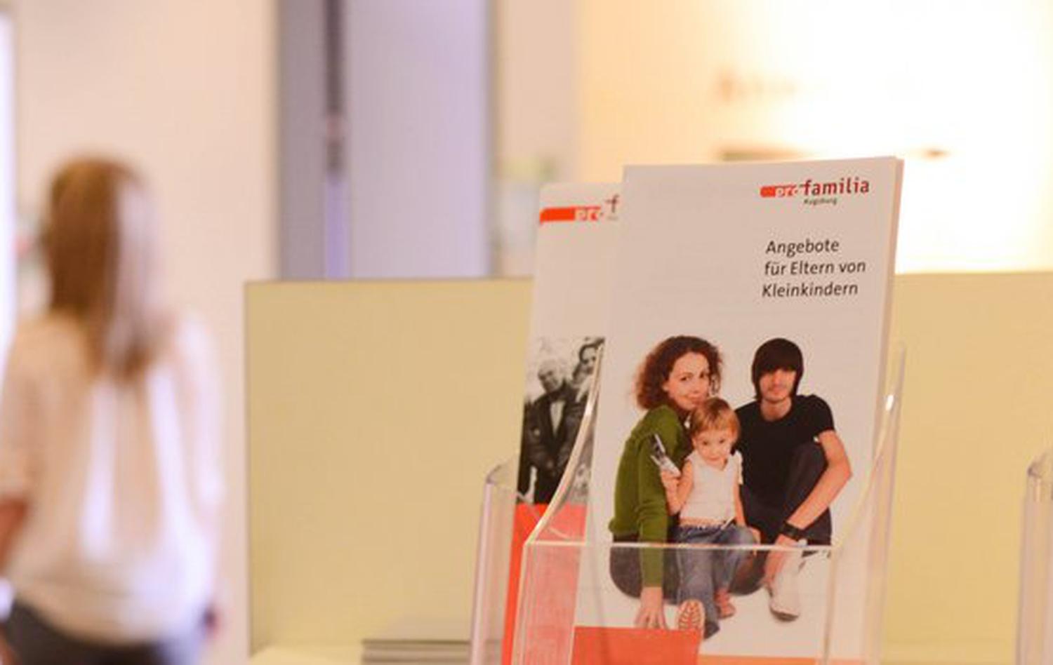 Pro Familia Augsburg - Förderprogramme | Haus des Stiftens